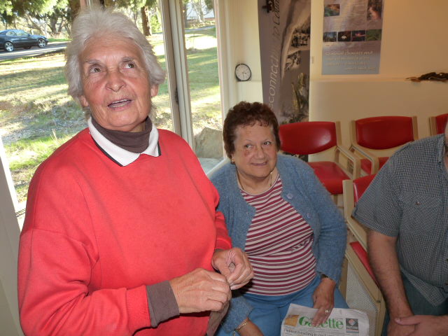 Sharyn Hall and Merle Williams at the Gully, Katoomba | A History of ...